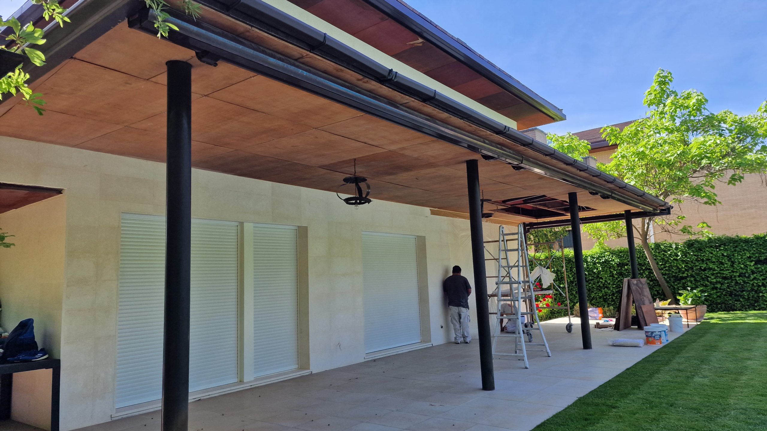 Techo madera Laxur Caoba - Rozalen