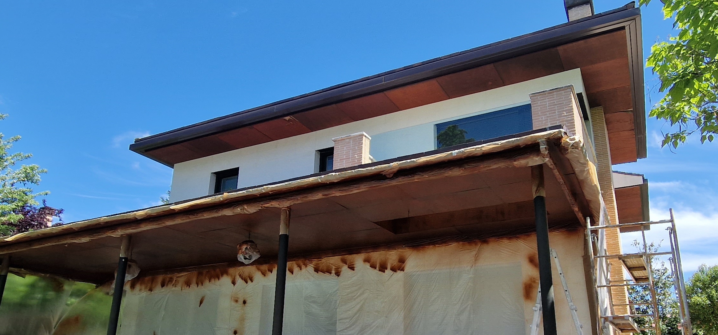 Techo madera Laxur Caoba - Rozalen